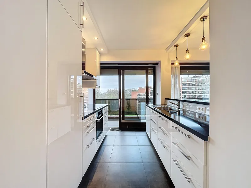 Avenue FranÃ§ois Folie, Uccle - 8 kamer appartement in Uccle