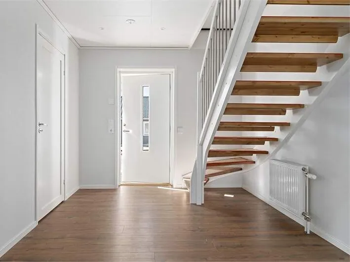 Endlas Väg, Floda - 6 rums lägenhet i Floda