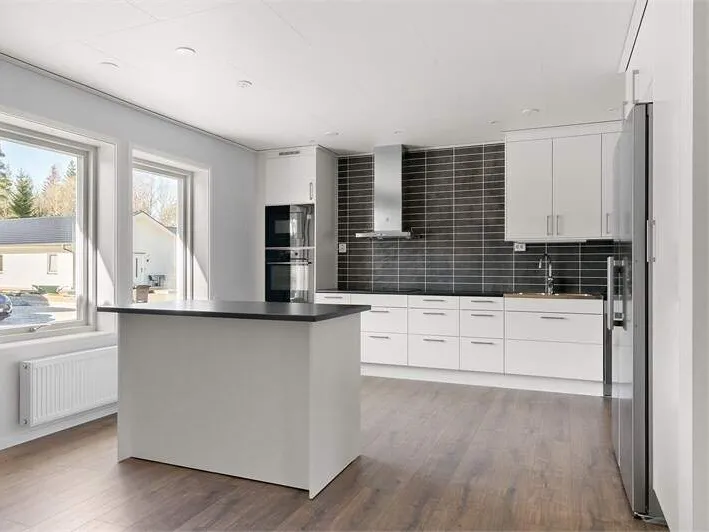 Endlas Väg, Floda - 6 rums lägenhet i Floda